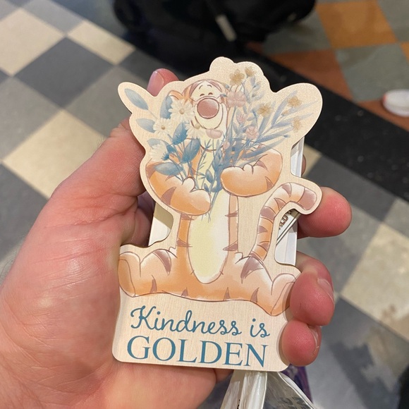 Disney | Accents | 225 Disney Parks Winnie The Pooh Tiger Kindness Is ...